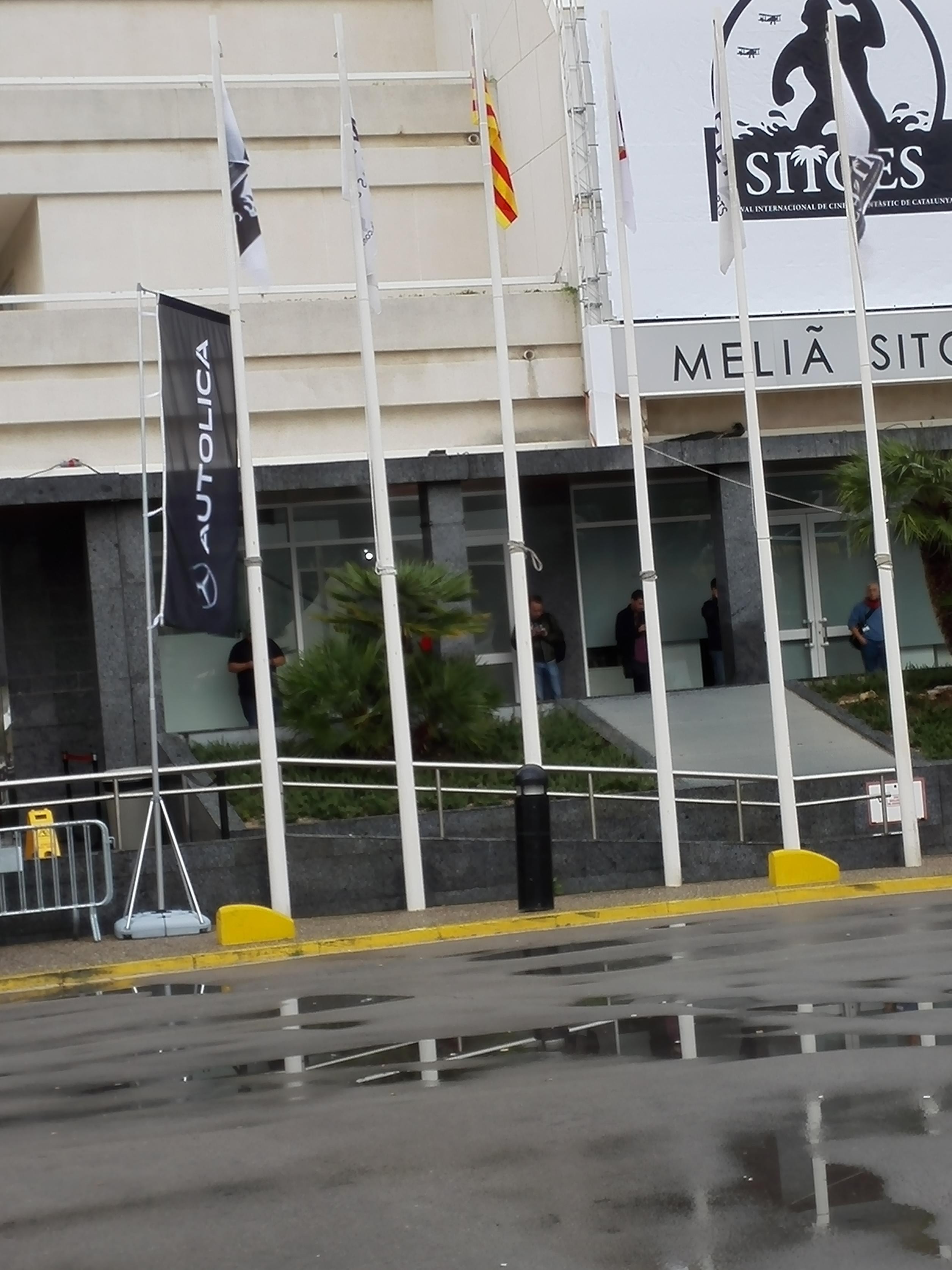 El hotel Meliá de Sitges retira la bandera española durante el festival ...